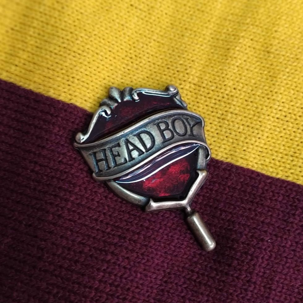 Pack prendedores Head Boy + Prefect Gryffindor / - Libria Store