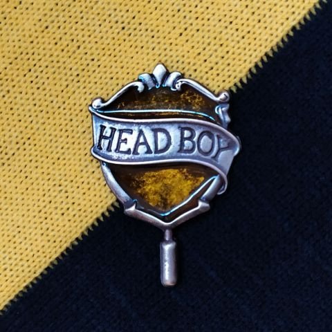 Pin Head Boy Hufflepuff / - Libria Store