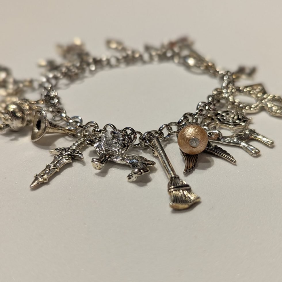 Pulsera 18 dijes Harry Potter / - Libria Store